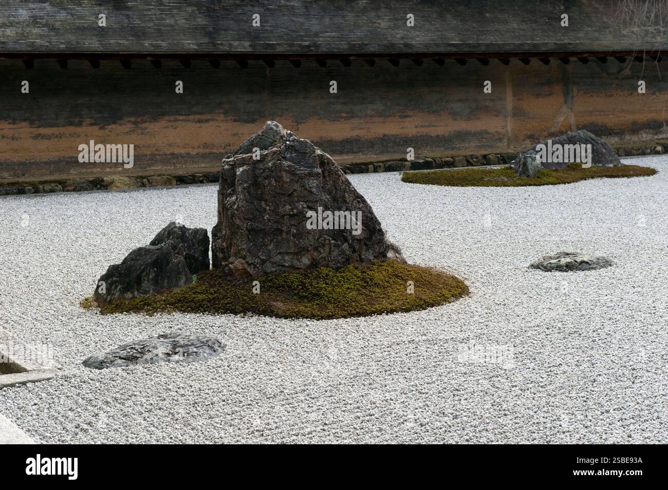 World famous karesansui dry landscape raked white gravel Zen meditation ...