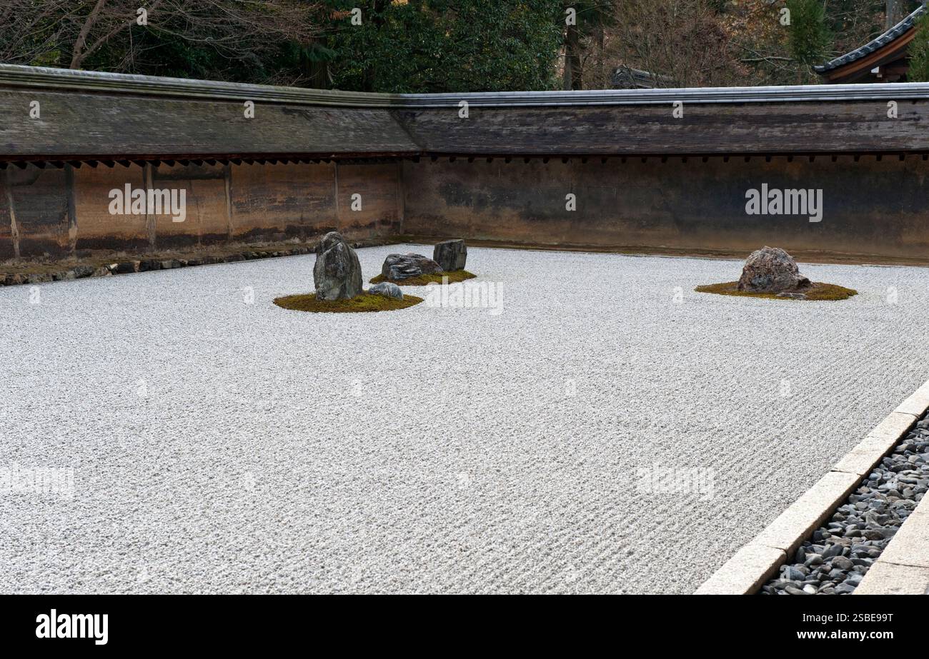 World famous karesansui dry landscape raked white gravel Zen meditation ...