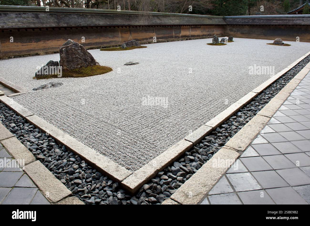 World famous karesansui dry landscape raked white gravel Zen meditation ...