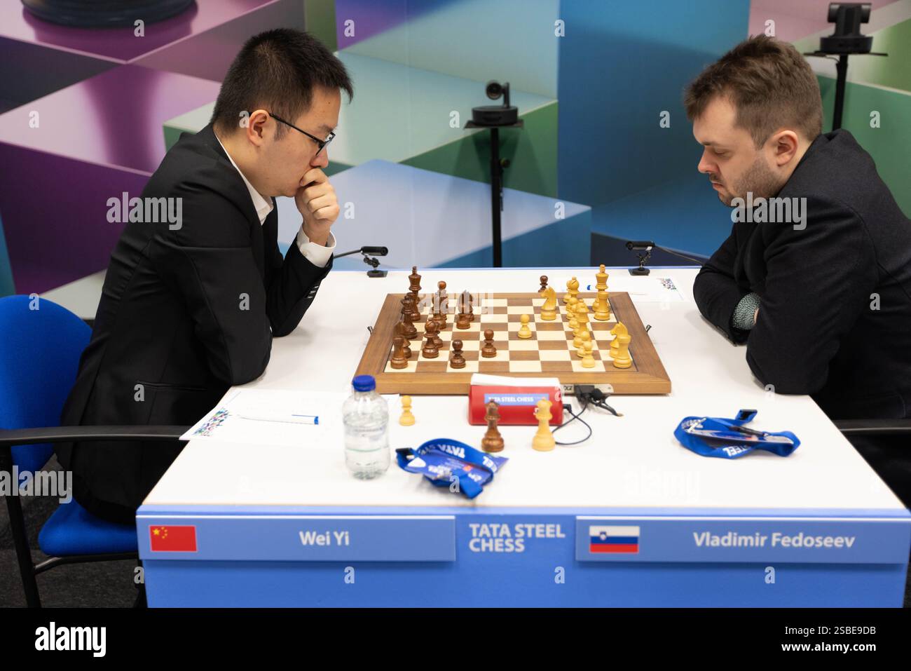 Wijk Aan Zee, Netherlands. 2nd Feb, 2025. Wei Yi (L) of China competes ...