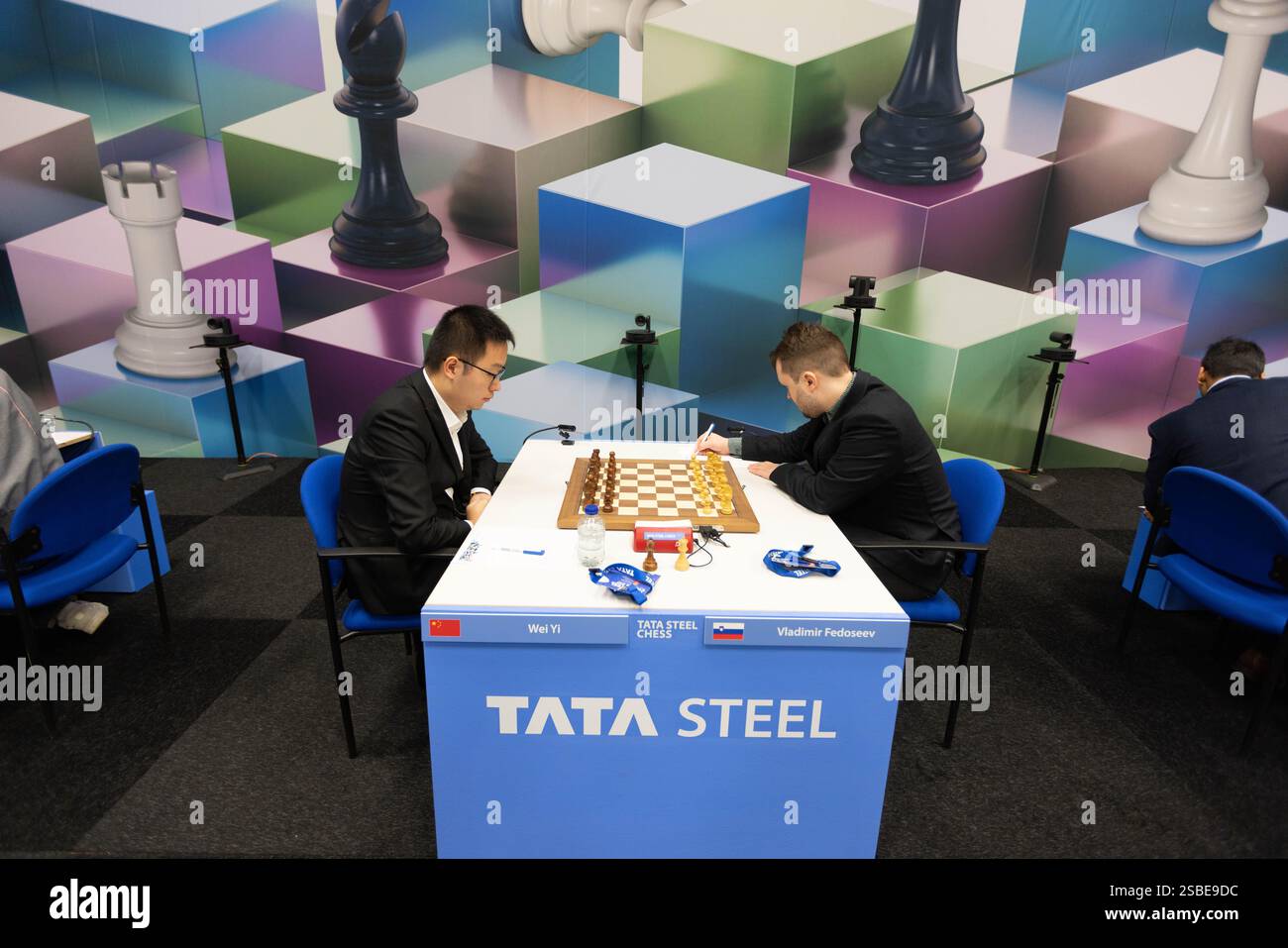 Wijk Aan Zee, Netherlands. 2nd Feb, 2025. Wei Yi (L) of China competes ...