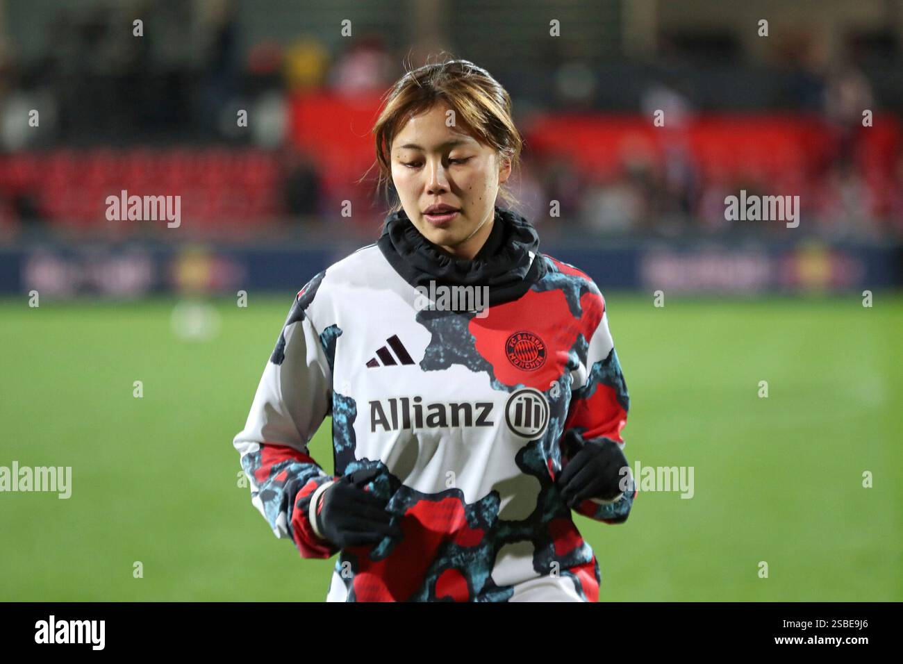 Leipzig, Deutschland. 02nd Feb, 2025. Momoko Tanikawa (18, Bayern M ...