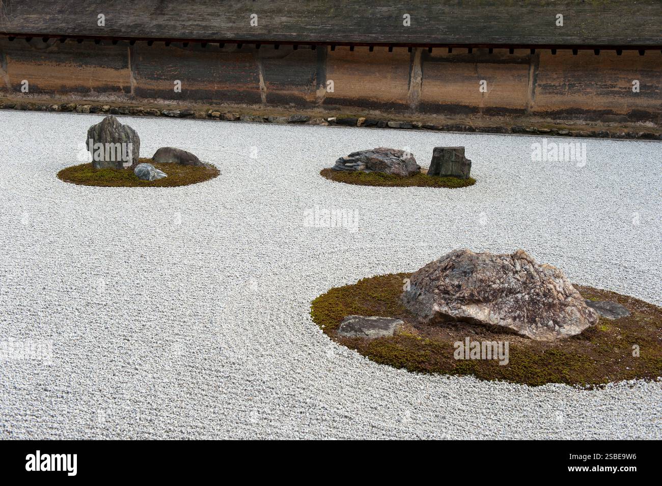 World famous karesansui dry landscape raked white gravel Zen meditation ...