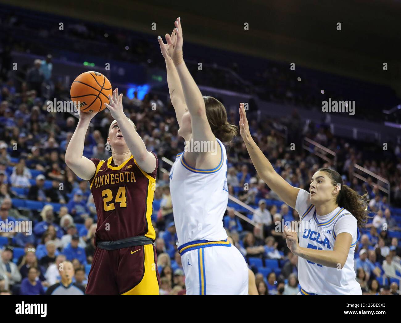 LOS ANGELES, CA - FEBRUARY 2: Minnesota Golden Gophers forward Mallory ...