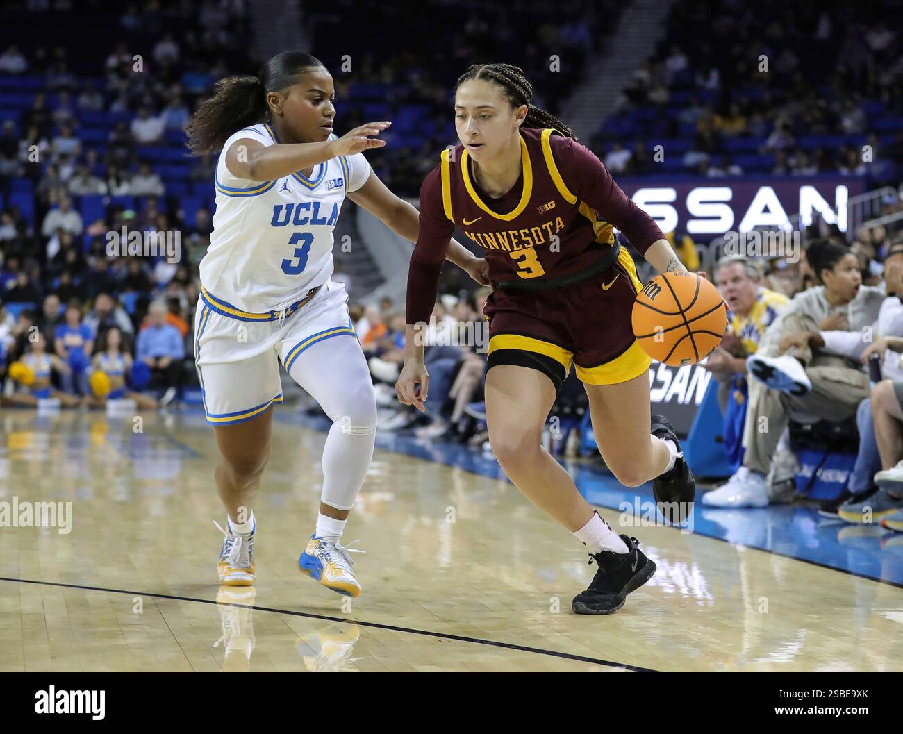 LOS ANGELES, CA - FEBRUARY 2: Minnesota Golden Gophers guard Amaya ...