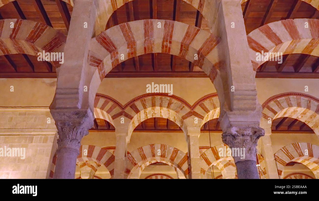 famous arches inside the mosque of cordoba Stock Photo - Alamy