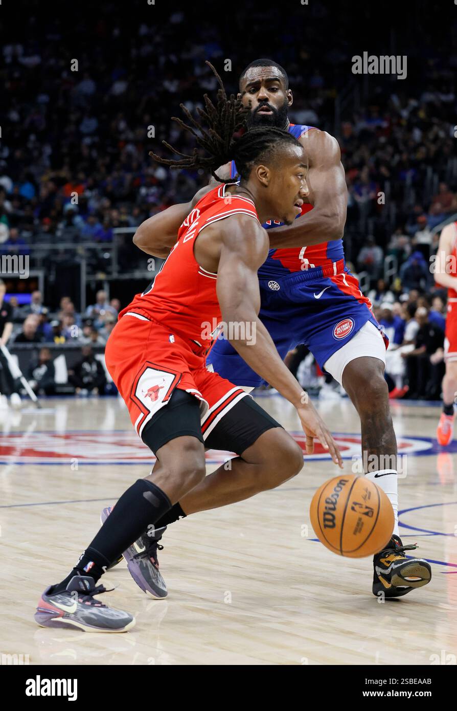 Chicago Bulls guard Ayo Dosunmu (11) drives past Detroit Pistons guard ...