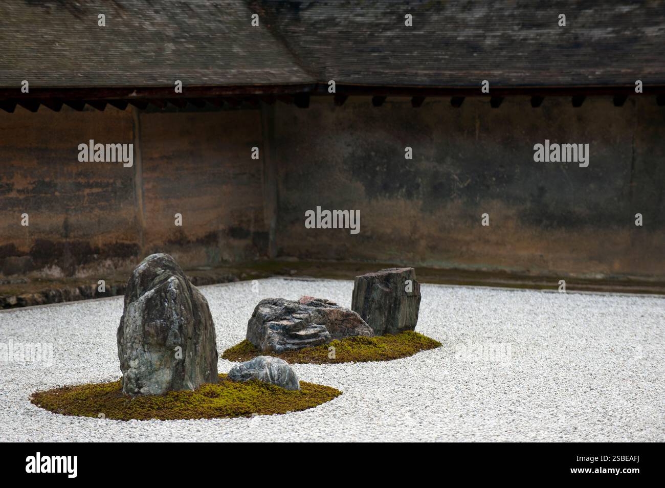 World famous karesansui dry landscape raked white gravel Zen meditation ...