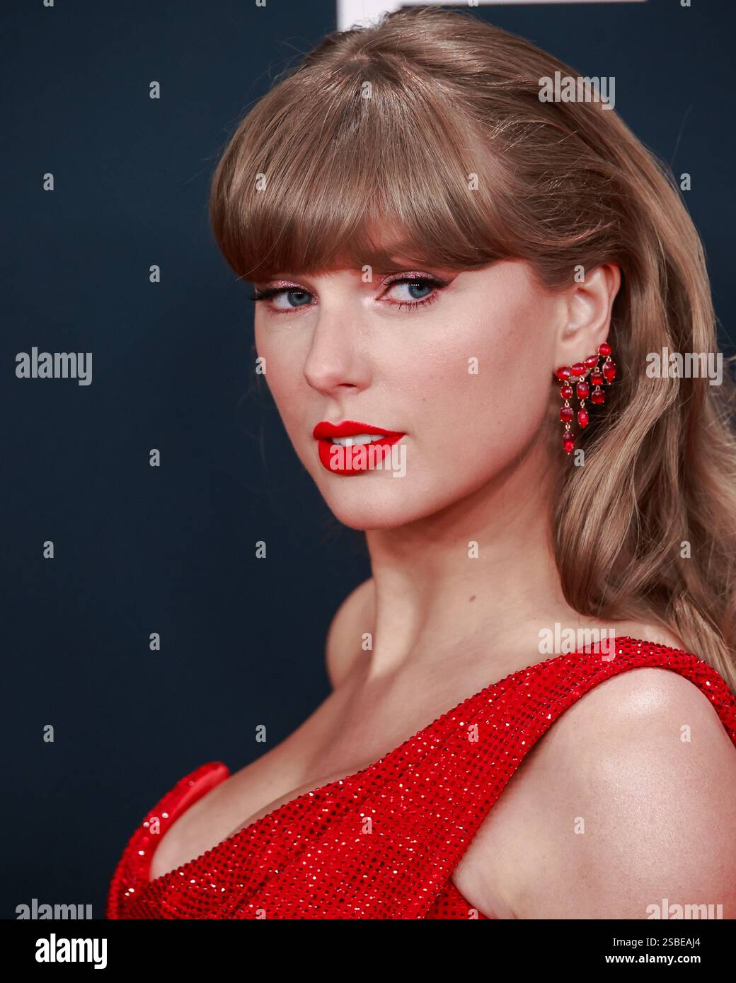 Los Angeles, USA. 02nd Feb, 2025. Taylor Swift walking on the red ...