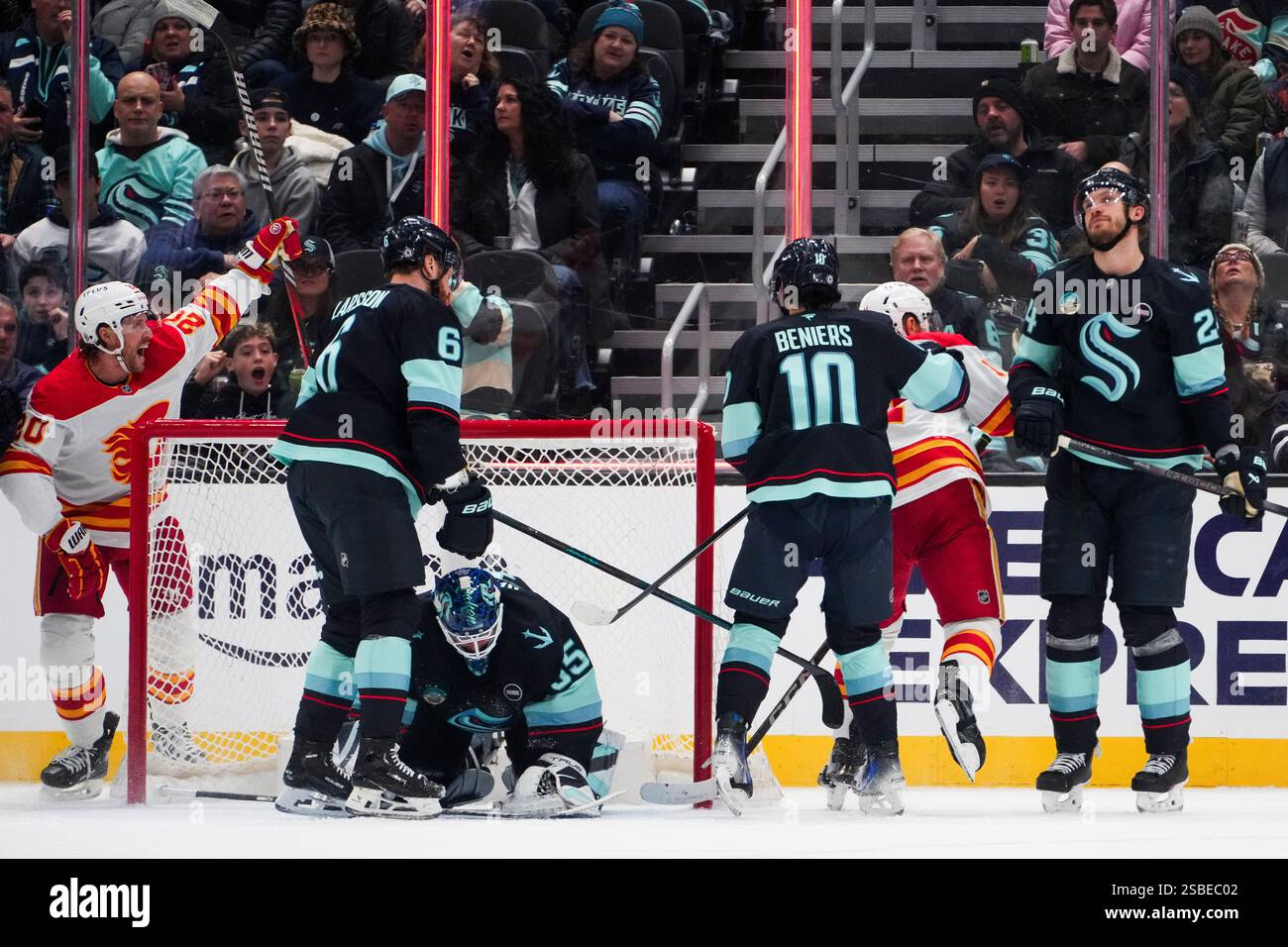 Calgary Flames left wing Blake Coleman (20) celebrates a goal by ...