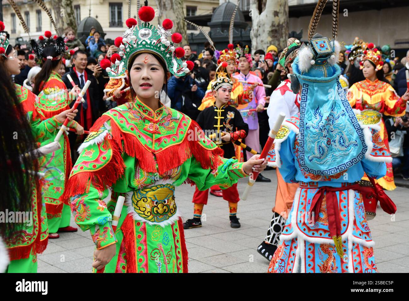 Members of the Yingge dance troupe performs Chinese dance parade to ...