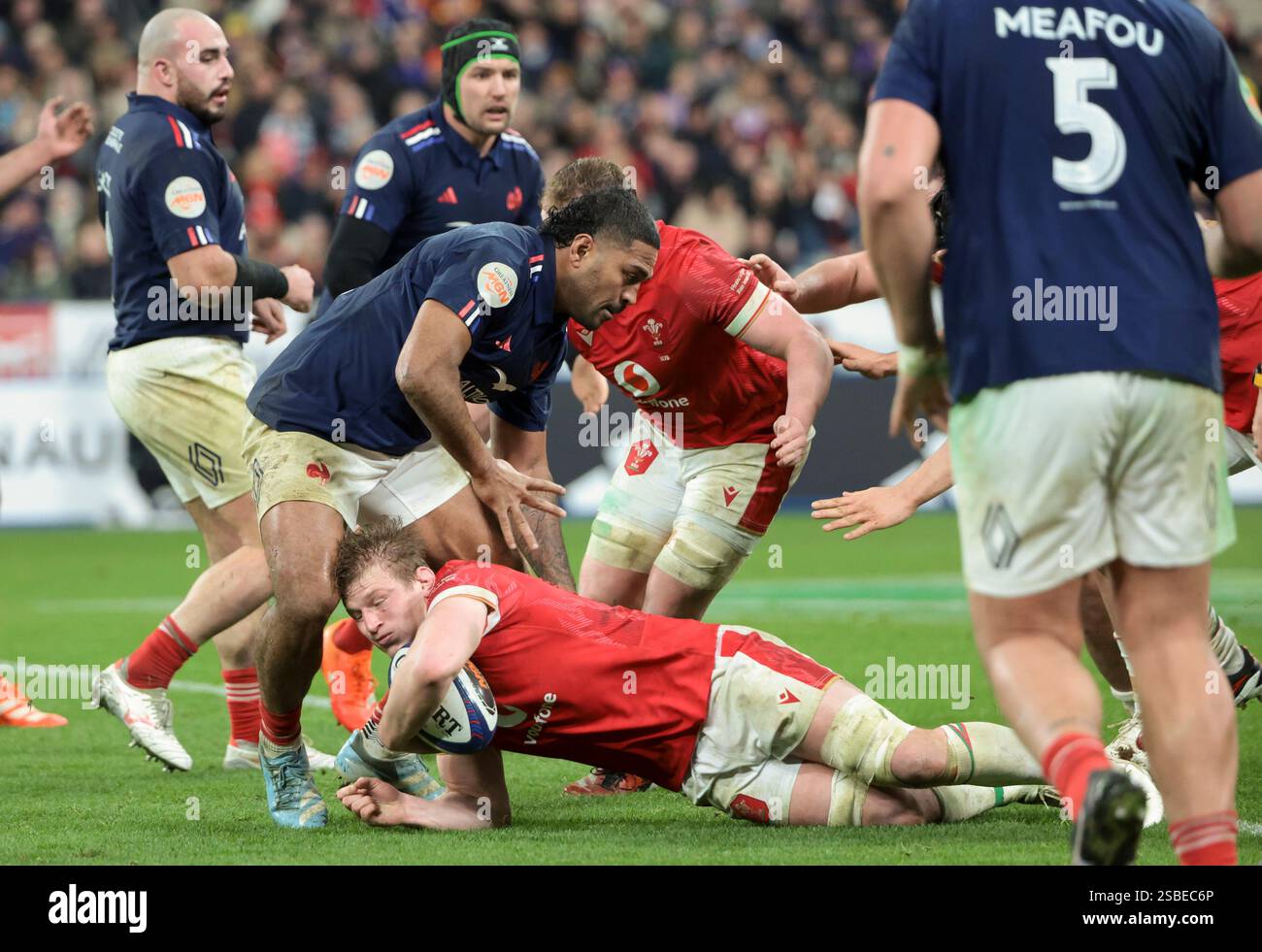Peato Mauvaka of France, Jac Morgan of Wales during the 2025 Six ...