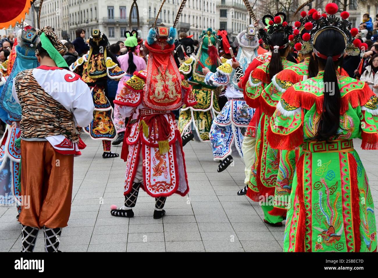 Members of the Yingge dance troupe performs Chinese dance parade to ...