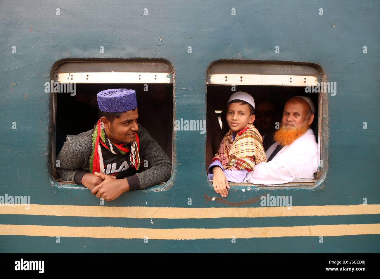 Beijing, China. 3rd Feb, 2025. Devotees take a train to return home ...