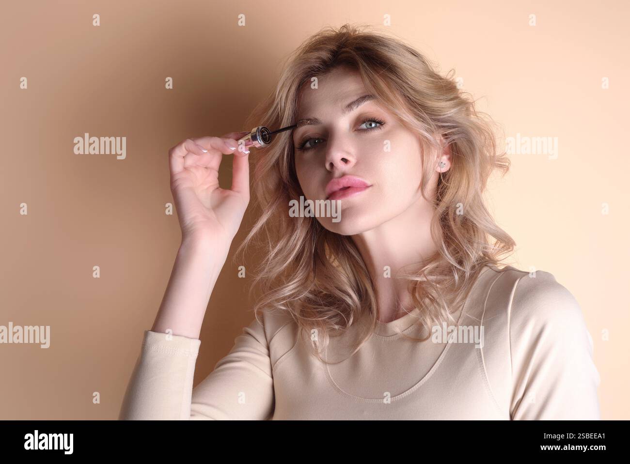 Perfect eyebrows. Natural beauty brows. Eyebrows coloring and ...