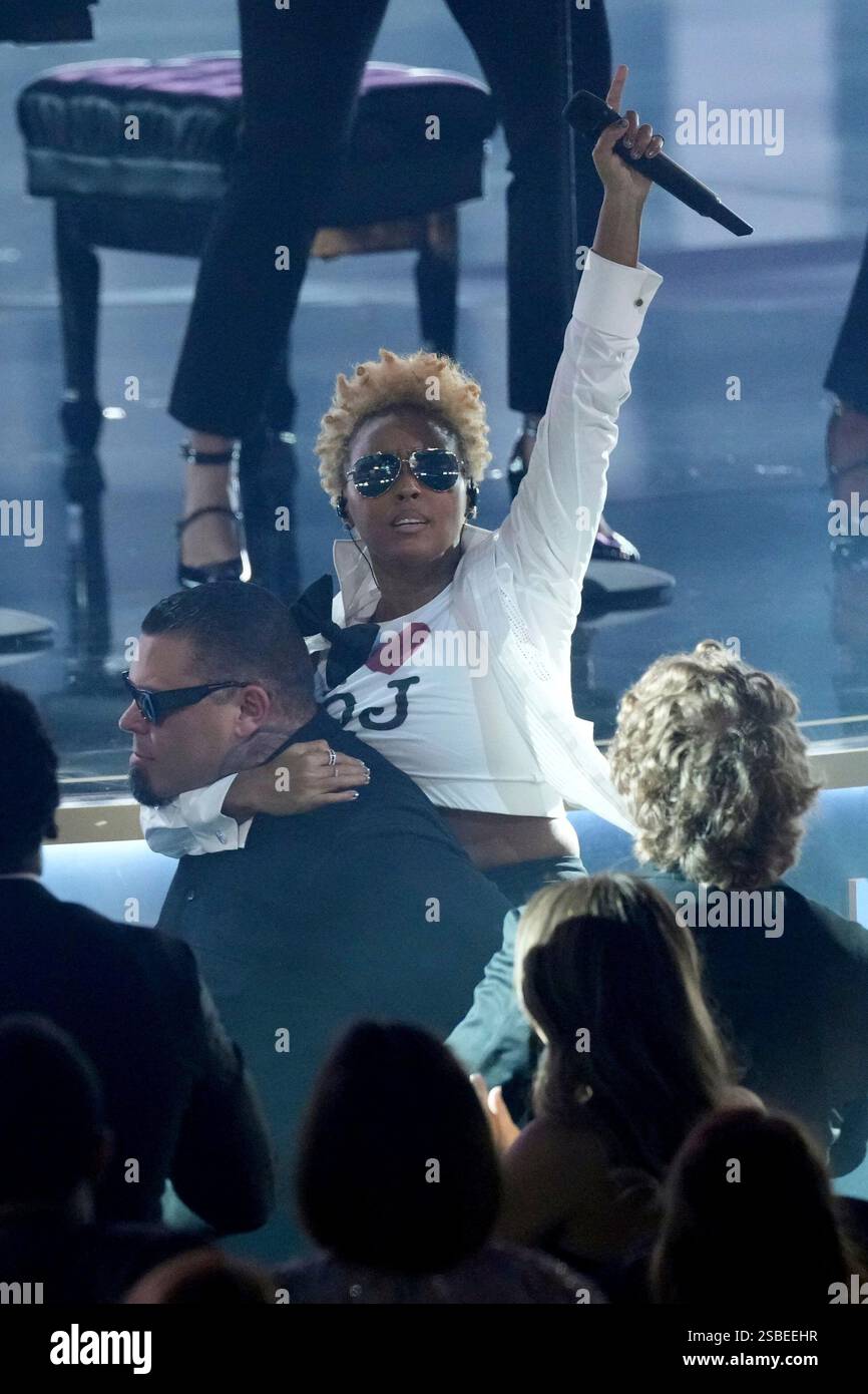 Janelle Monae performs "Don't Stop 'til You Get Enough" as a tribute to ...