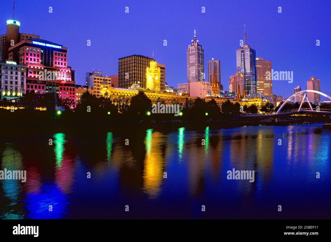 City of Melbourne Skyline light reflections on the Yarra River ...