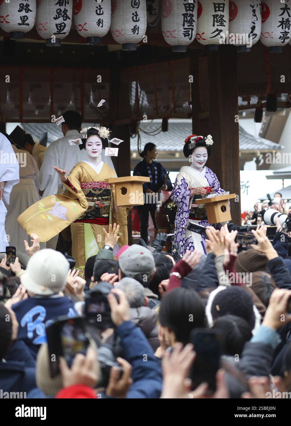 "Maiko" traditional Japanese entertainers scatter roasted beans during ...