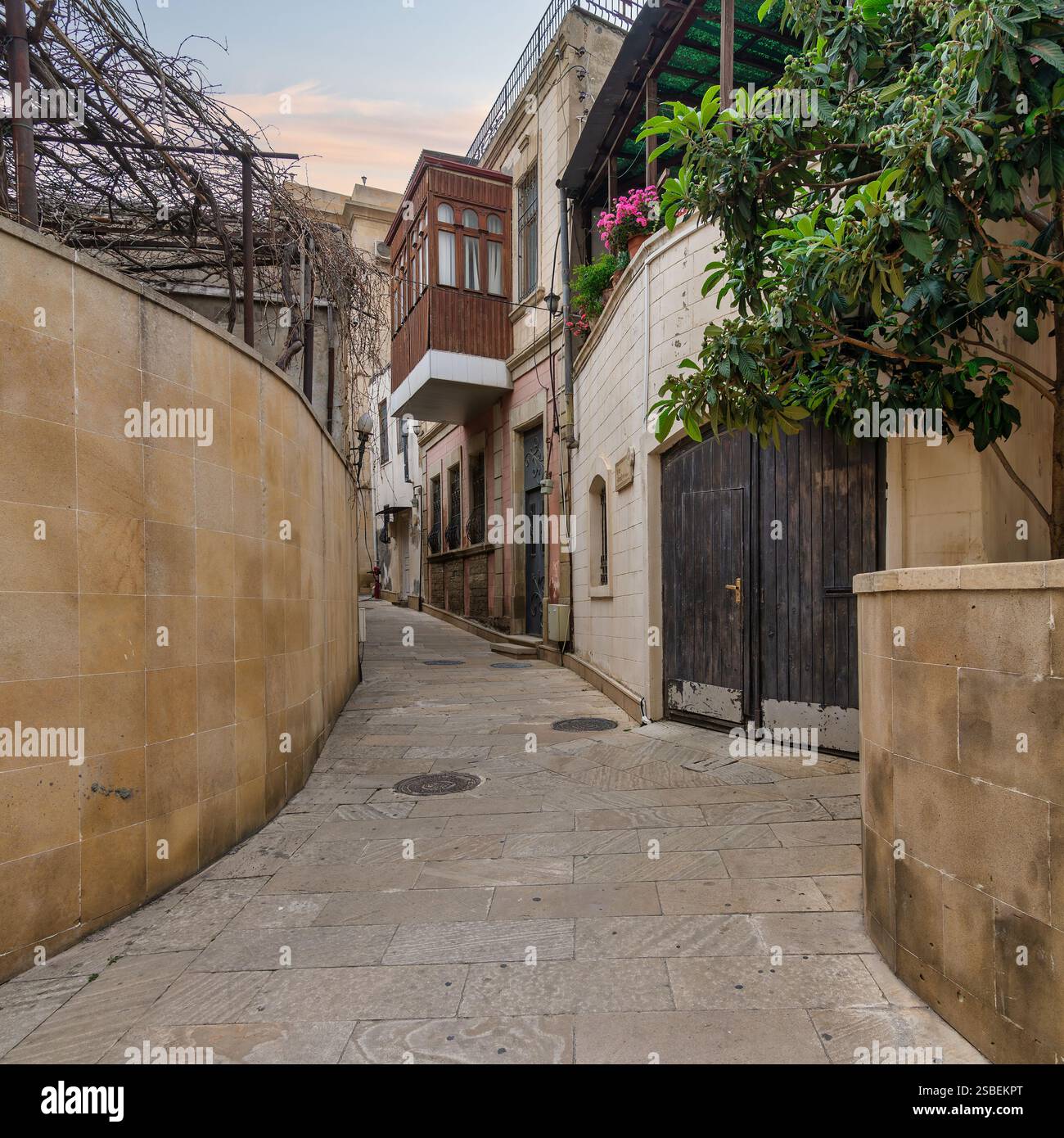 Wander through quaint narrow hi-res stock photography and images - Alamy
