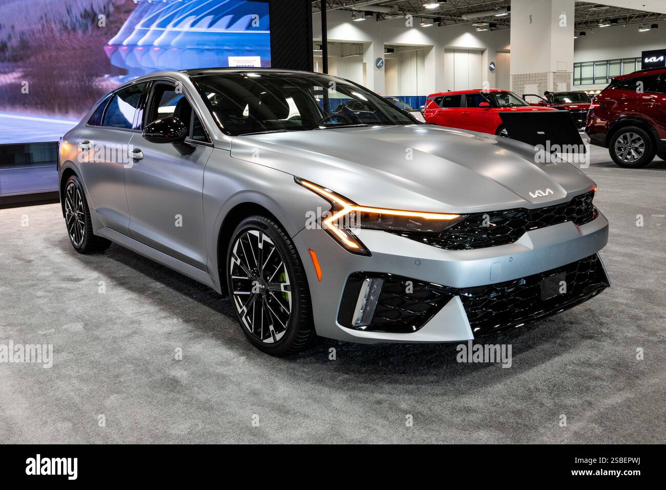 2025 kia k5 gt 2 5t fwd hi-res stock photography and images - Alamy