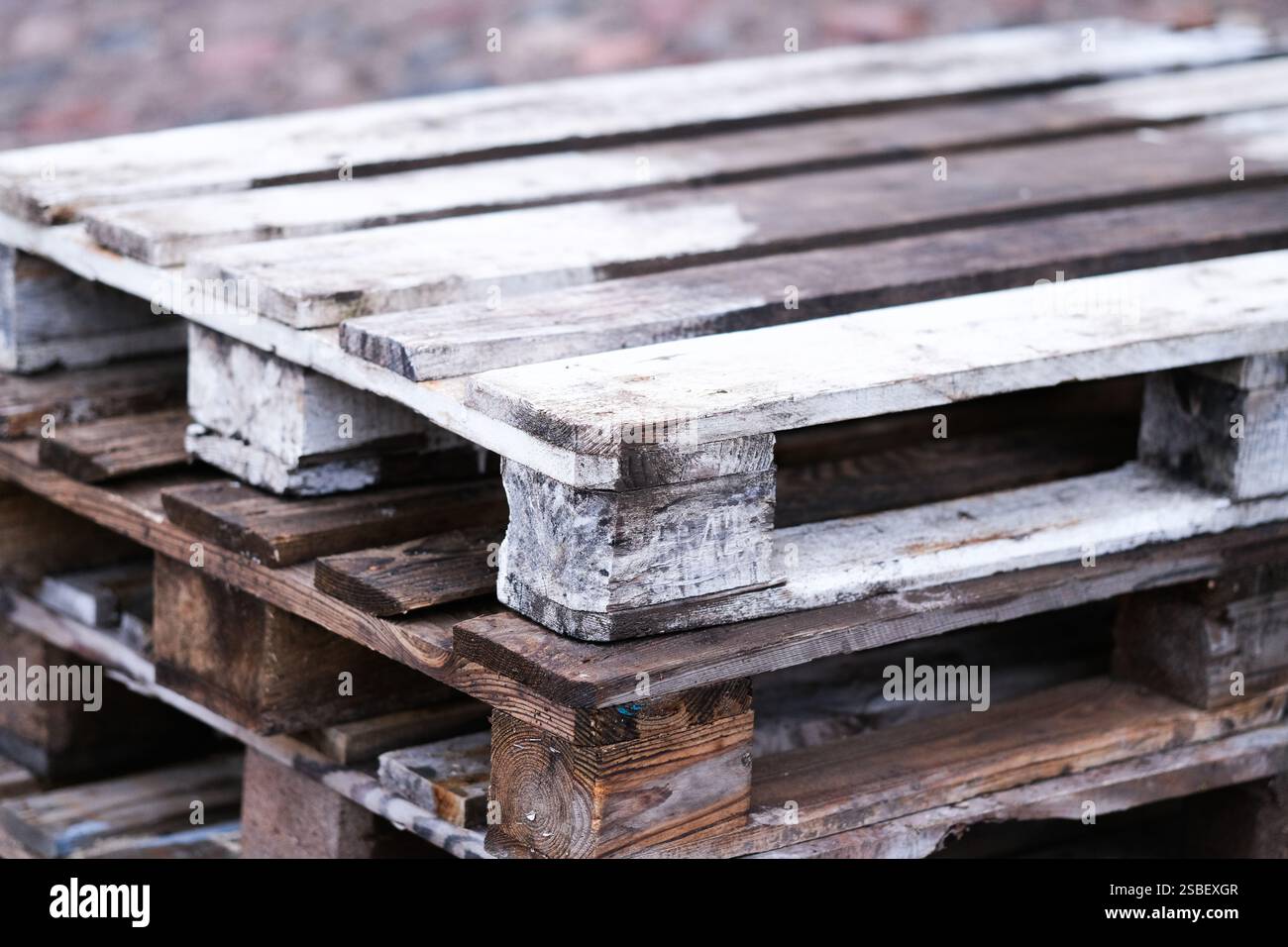 A pile of old wooden pallets Stock Photo - Alamy