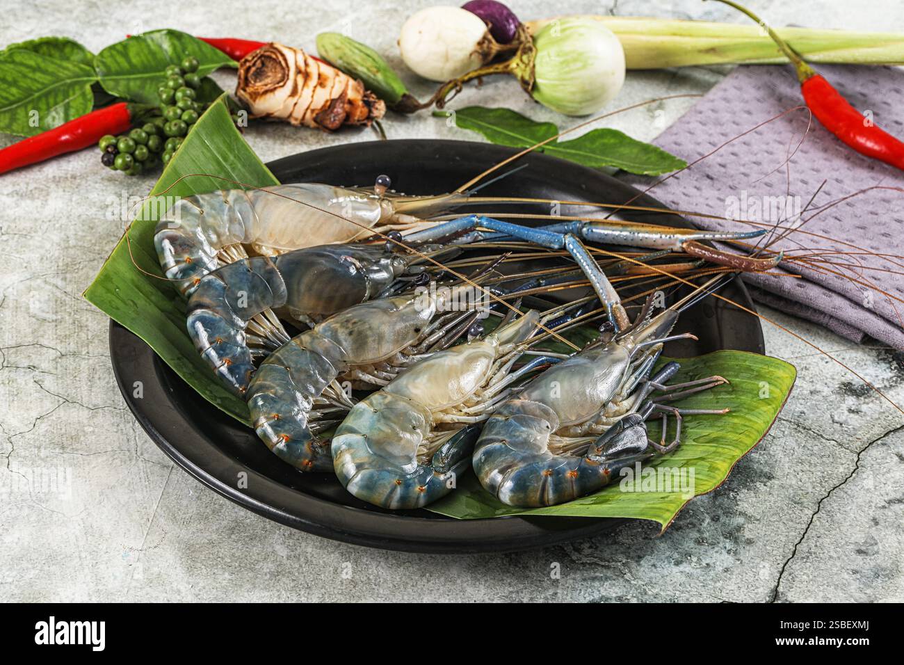 Raw blue river prawn in the plate for cooking Stock Photo - Alamy