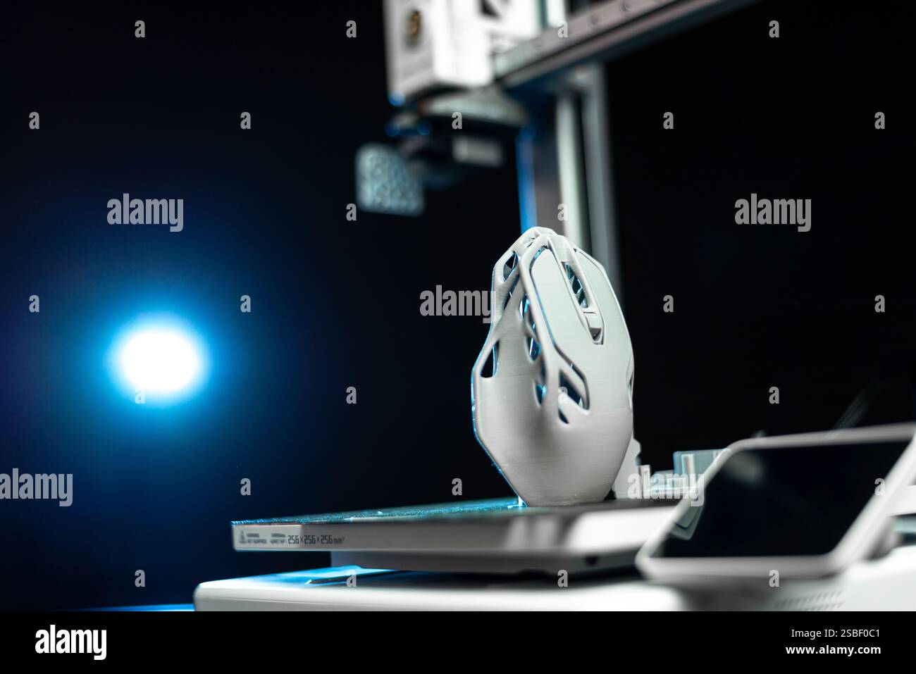 3D printing machine, 3D printer prints a new model Stock Photo - Alamy