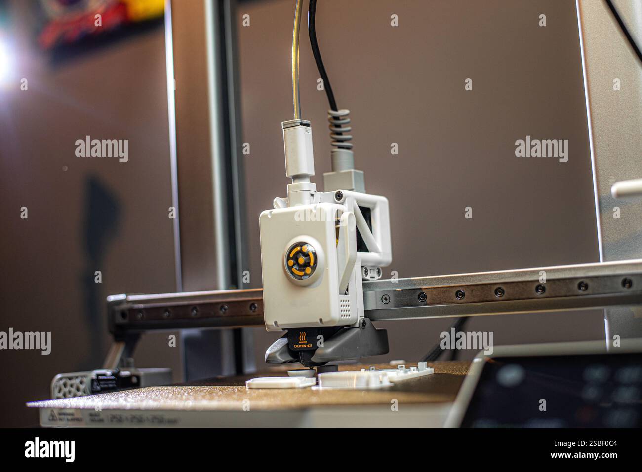 3D printing machine, 3D printer prints a new model Stock Photo - Alamy