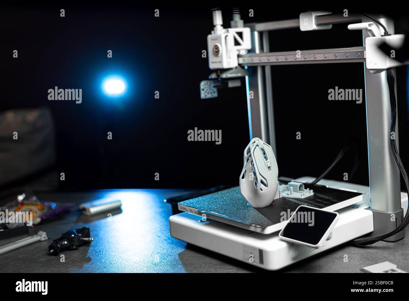3D printing machine, 3D printer prints a new model Stock Photo - Alamy