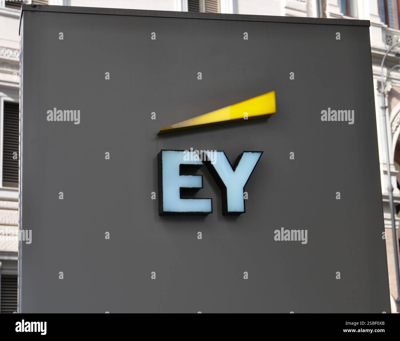 Global consultancy hi-res stock photography and images - Alamy