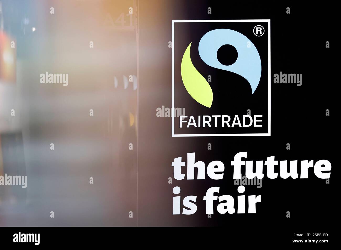 Das Logo von Fairtrade auf der Internationalen Süßwarenmesse ISM in der ...