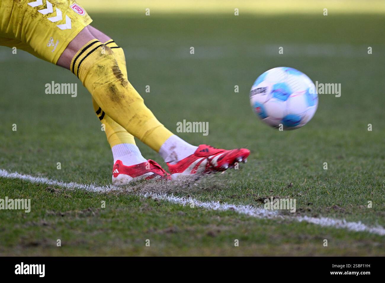 Regensburg, Deutschland. 01st Feb, 2025. Fussball; Spieltag 20; 2 ...