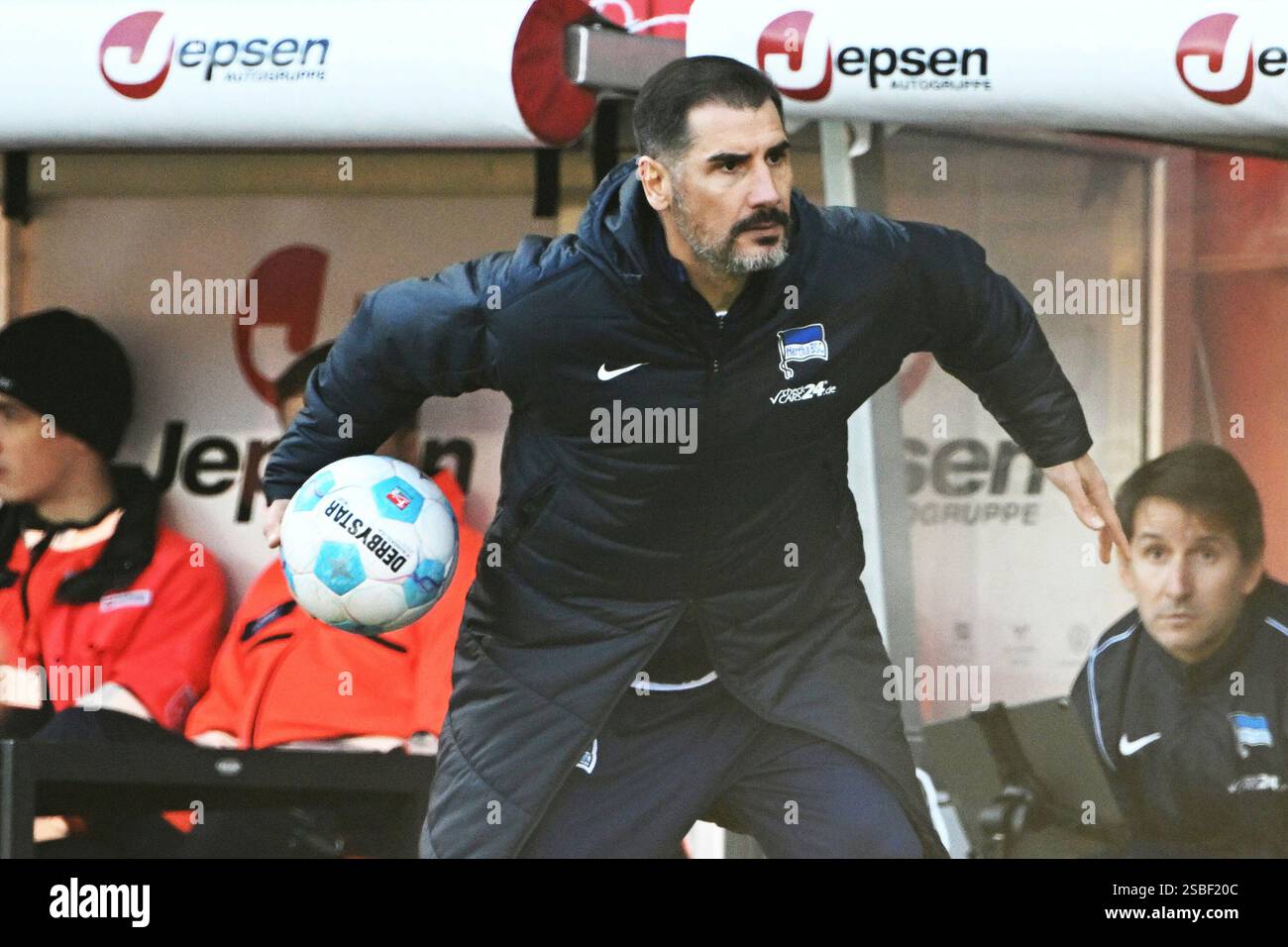 Regensburg, Deutschland. 01st Feb, 2025. Fussball; Spieltag 20; 2 ...