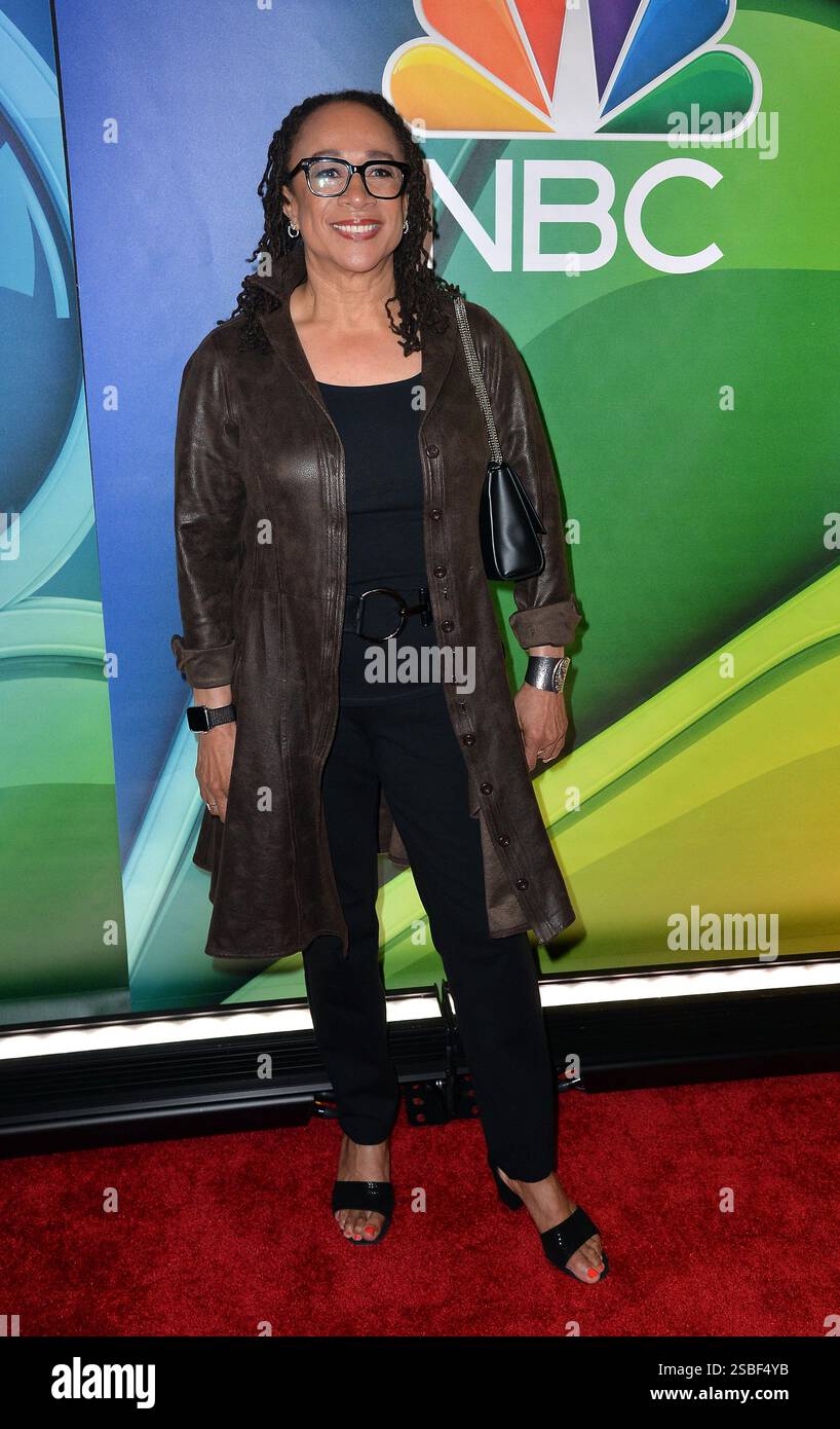 S. Epatha Merkerson arriving at the NBCUniversal Upfront Presentation ...