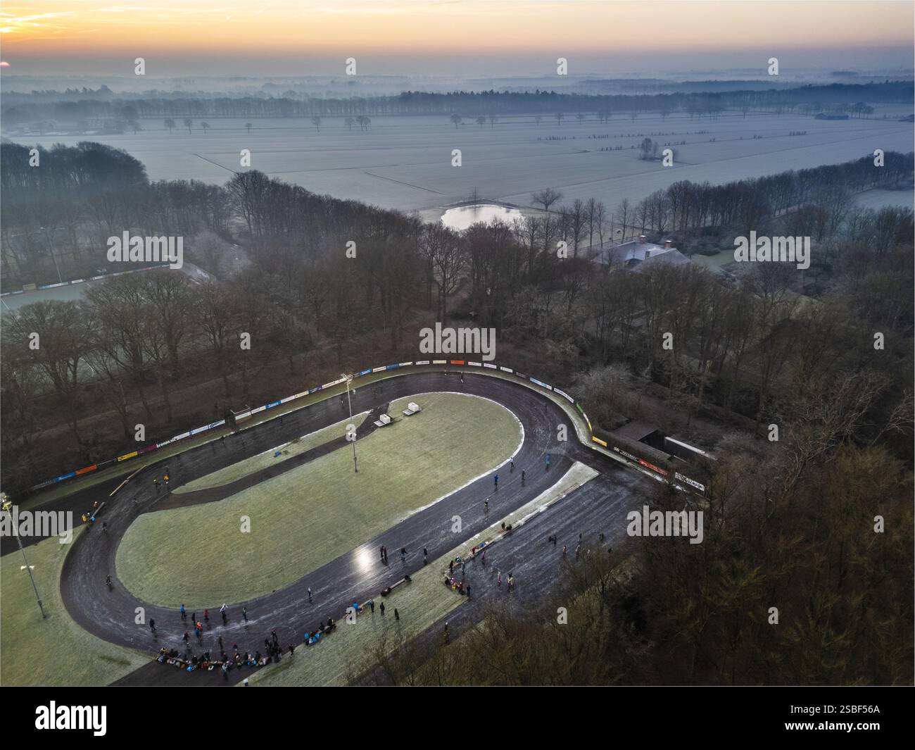 UTRECHT - Skaters on the ice rink of the Doornsche IJsclub. Frost ...