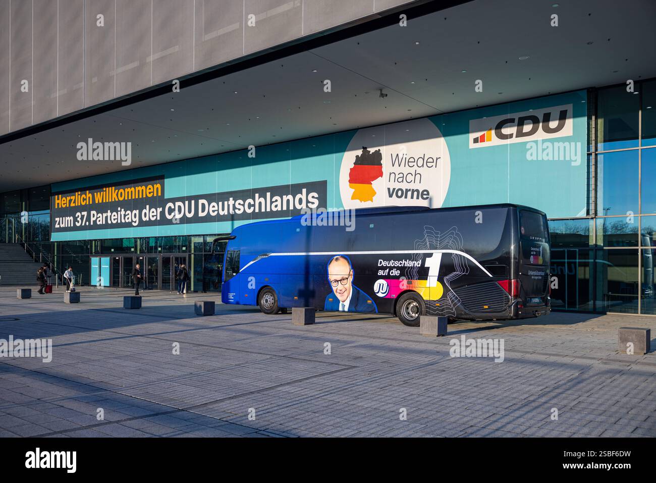 37. Parteitag der CDU Deutschlands Deutschland, CityCube Berlin den 03.02.2025: Der Eingang zur ...