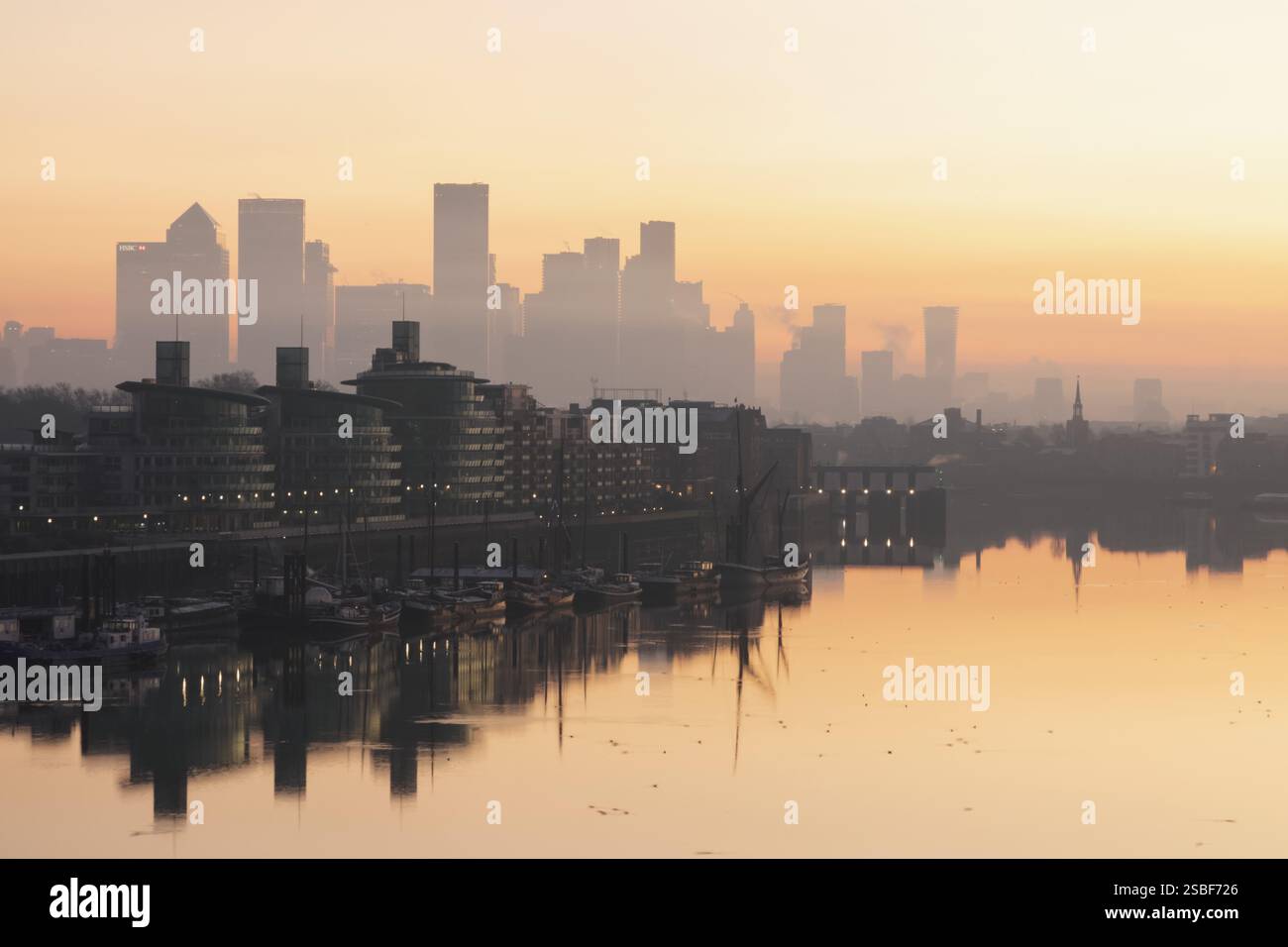 England, London, Docklands, River Thames and Canary Wharf Skyline Stock ...