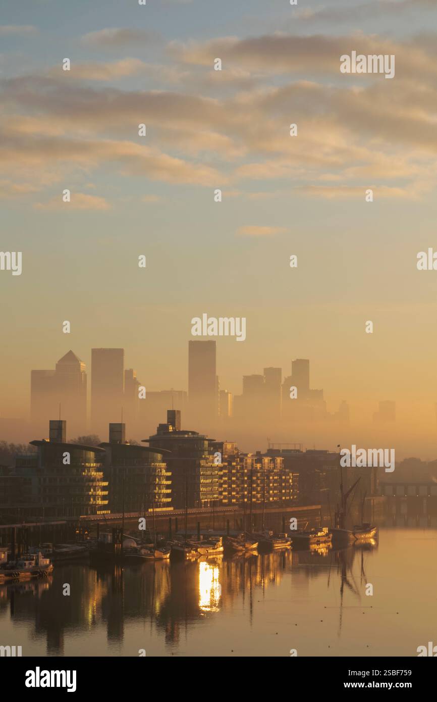 England, London, Docklands, River Thames and Canary Wharf Skyline Stock ...