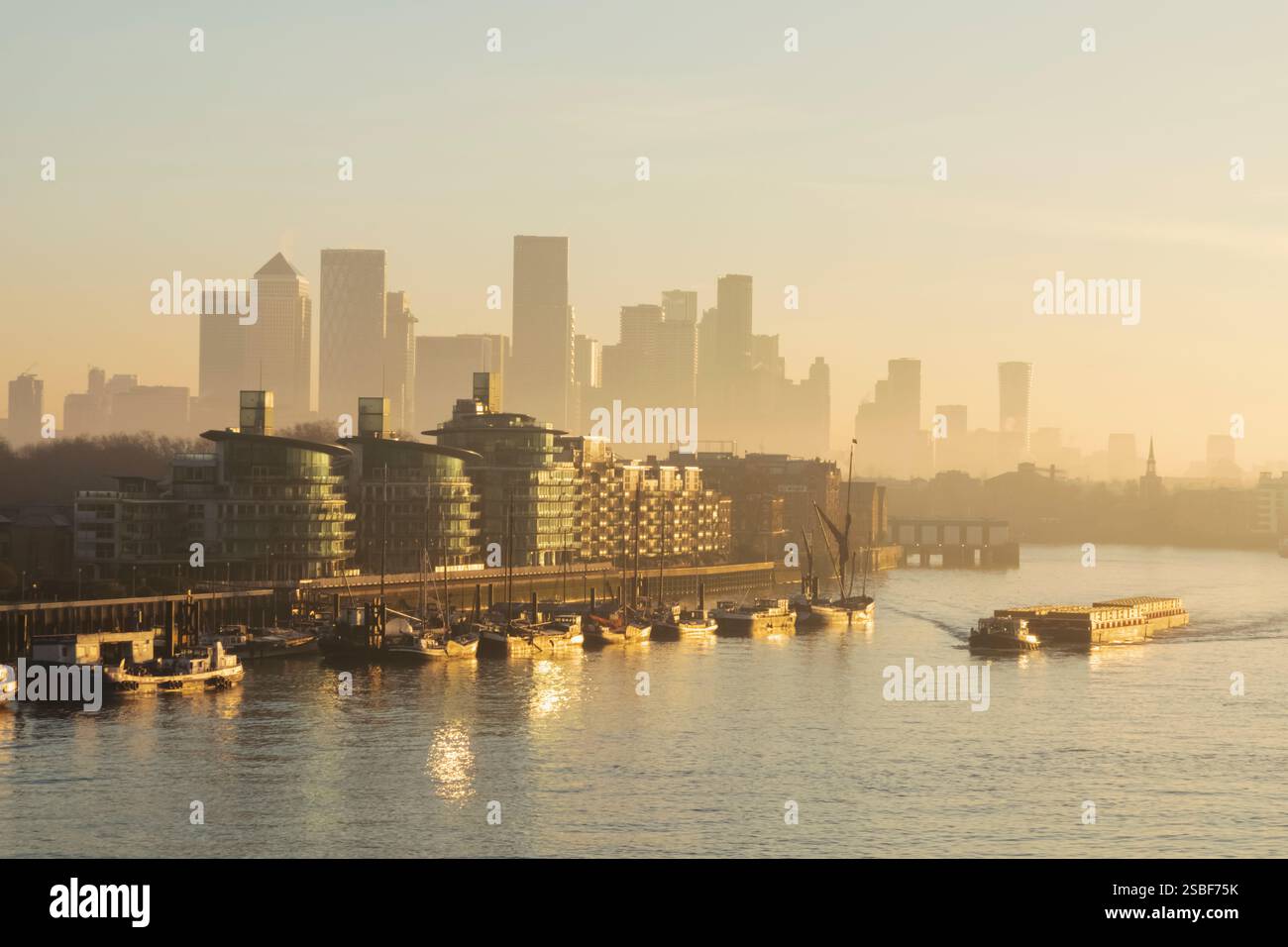 England, London, Docklands, River Thames and Canary Wharf Skyline Stock ...