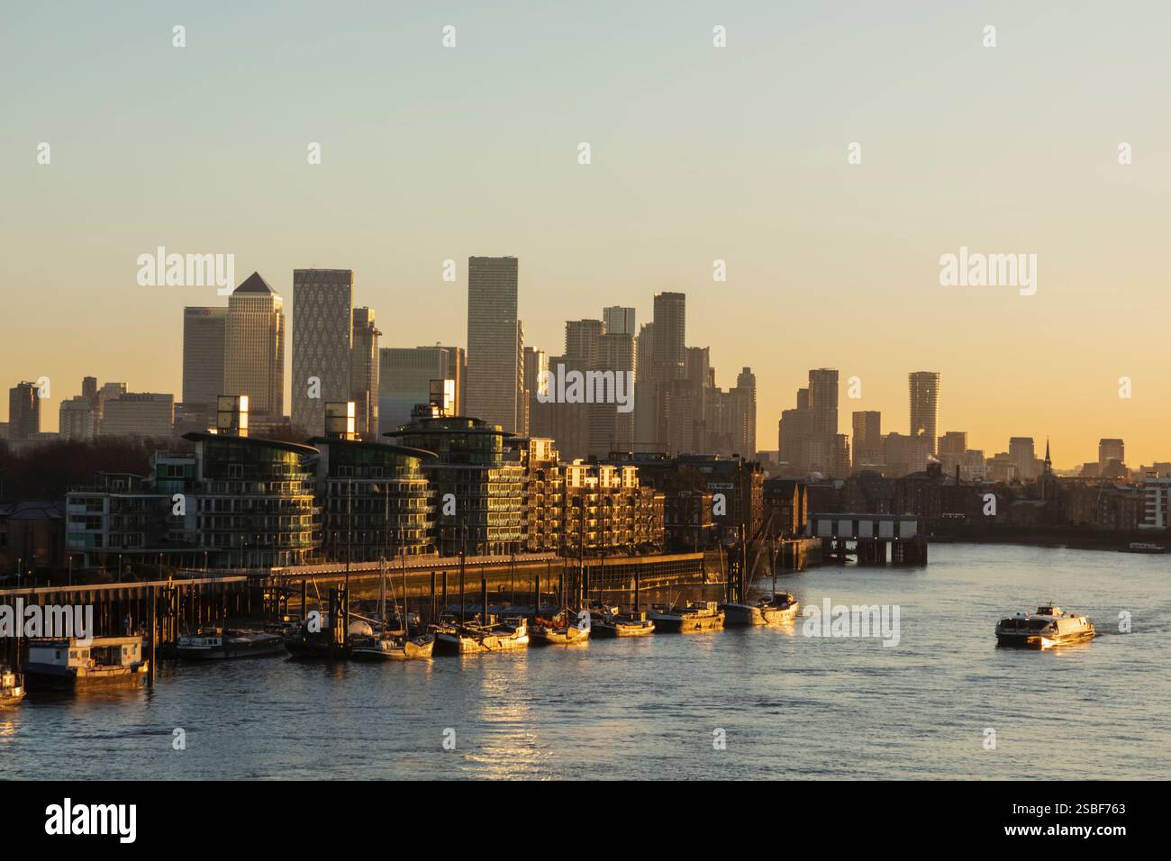 England, London, Docklands, River Thames and Canary Wharf Skyline Stock ...