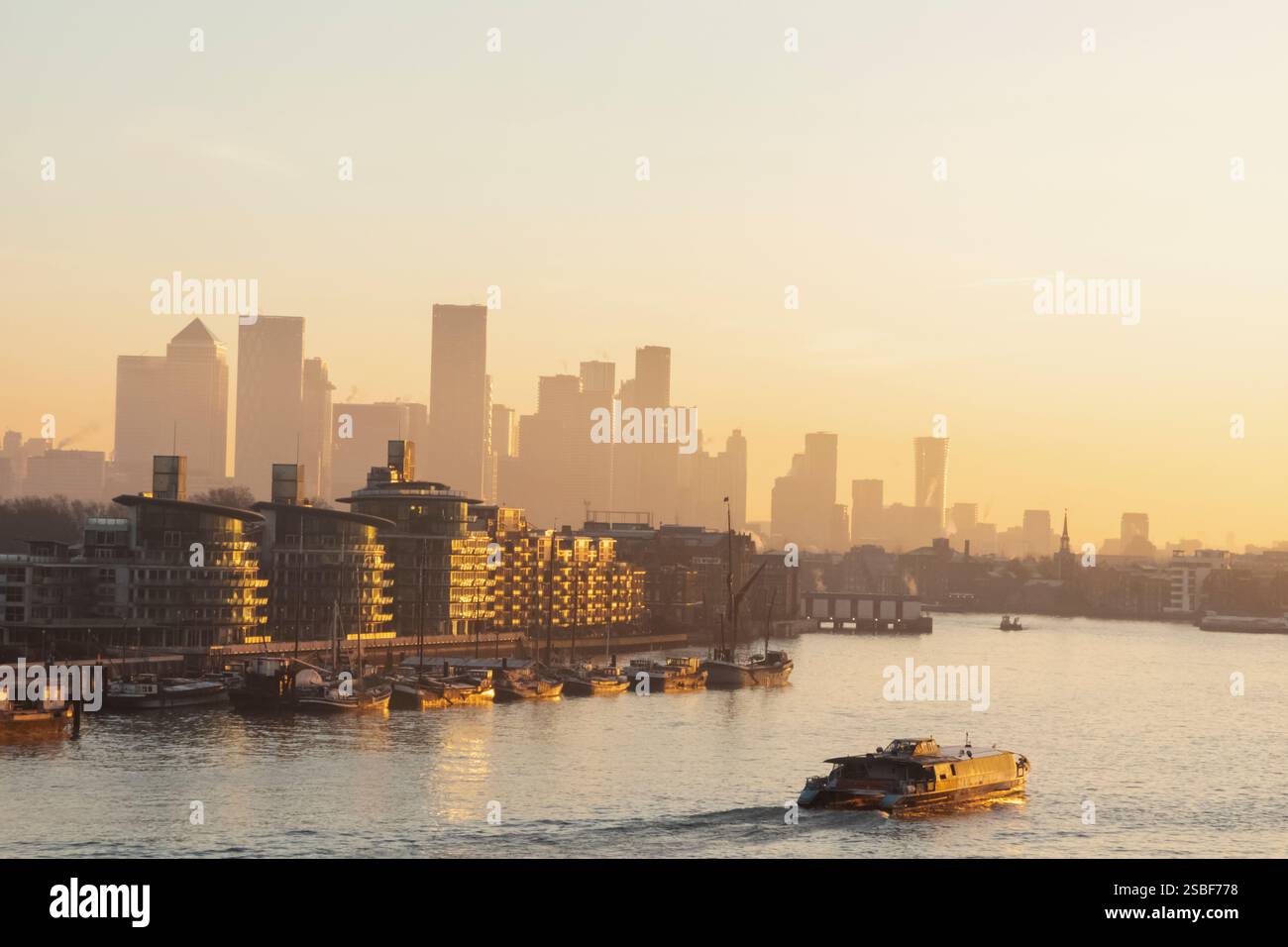 England, London, Docklands, River Thames and Canary Wharf Skyline Stock ...