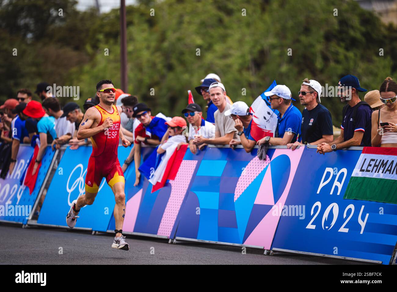 Roberto Sánchez Mantecón participating in the triathlon at the Paris ...
