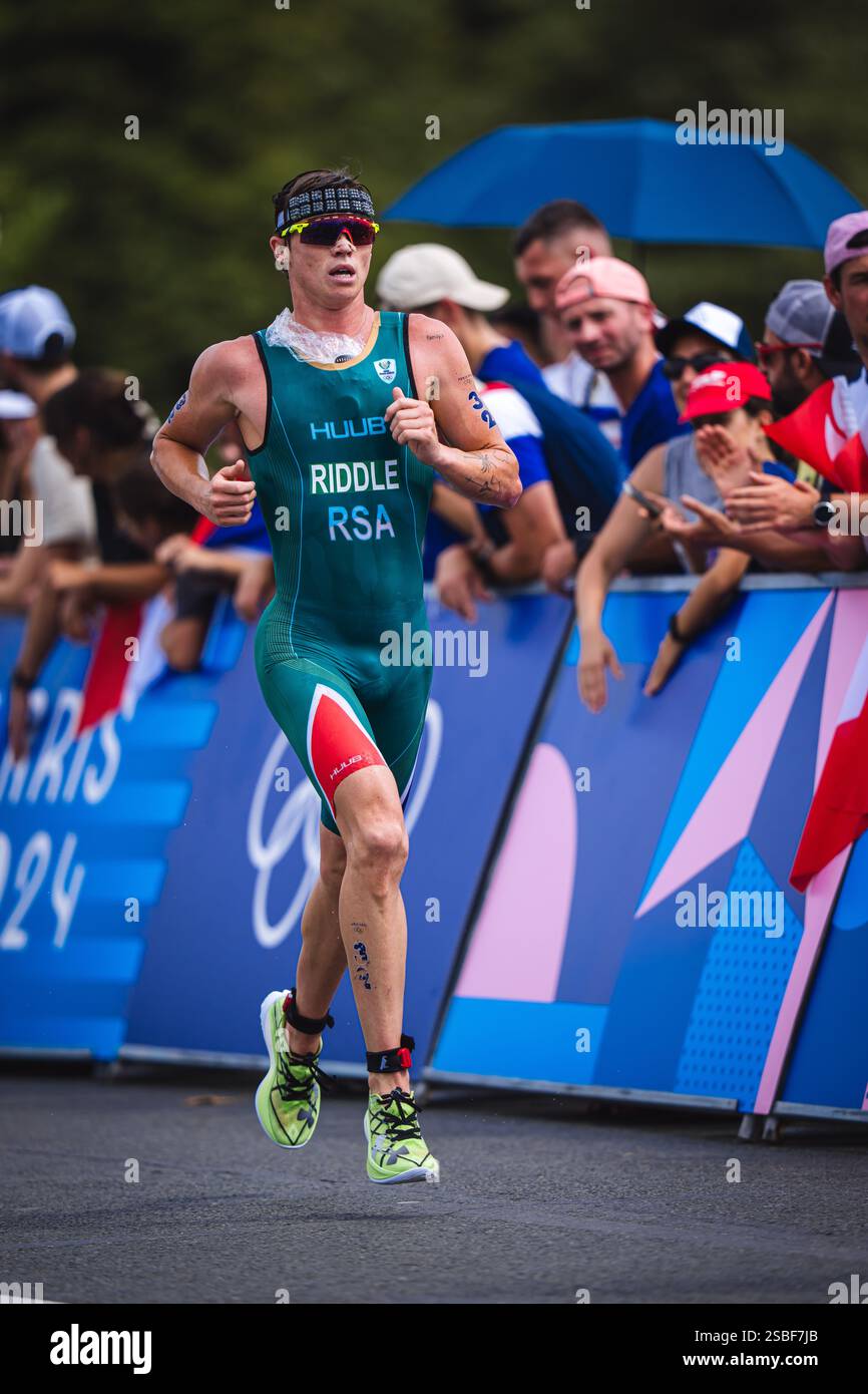 Jamie Riddle participating in the triathlon at the Paris 2024 Olympic ...