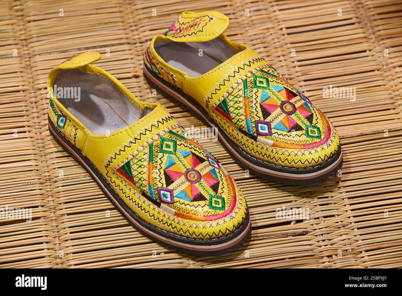 Traditional Moroccan colorful handmade leather slippers. Moroccan ...