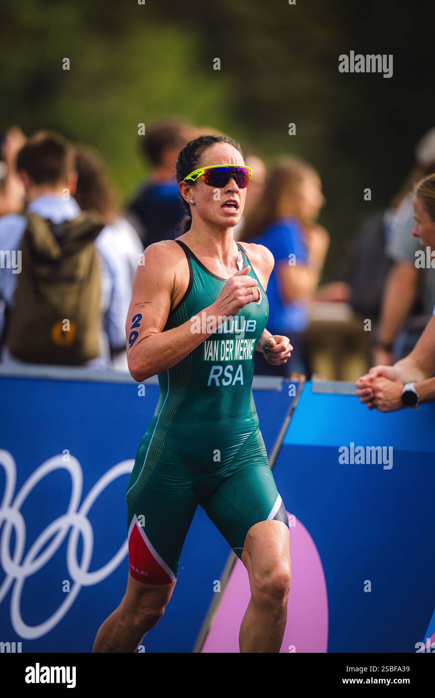 Vicky van der Merwe participating in the triathlon at the Paris 2024 ...