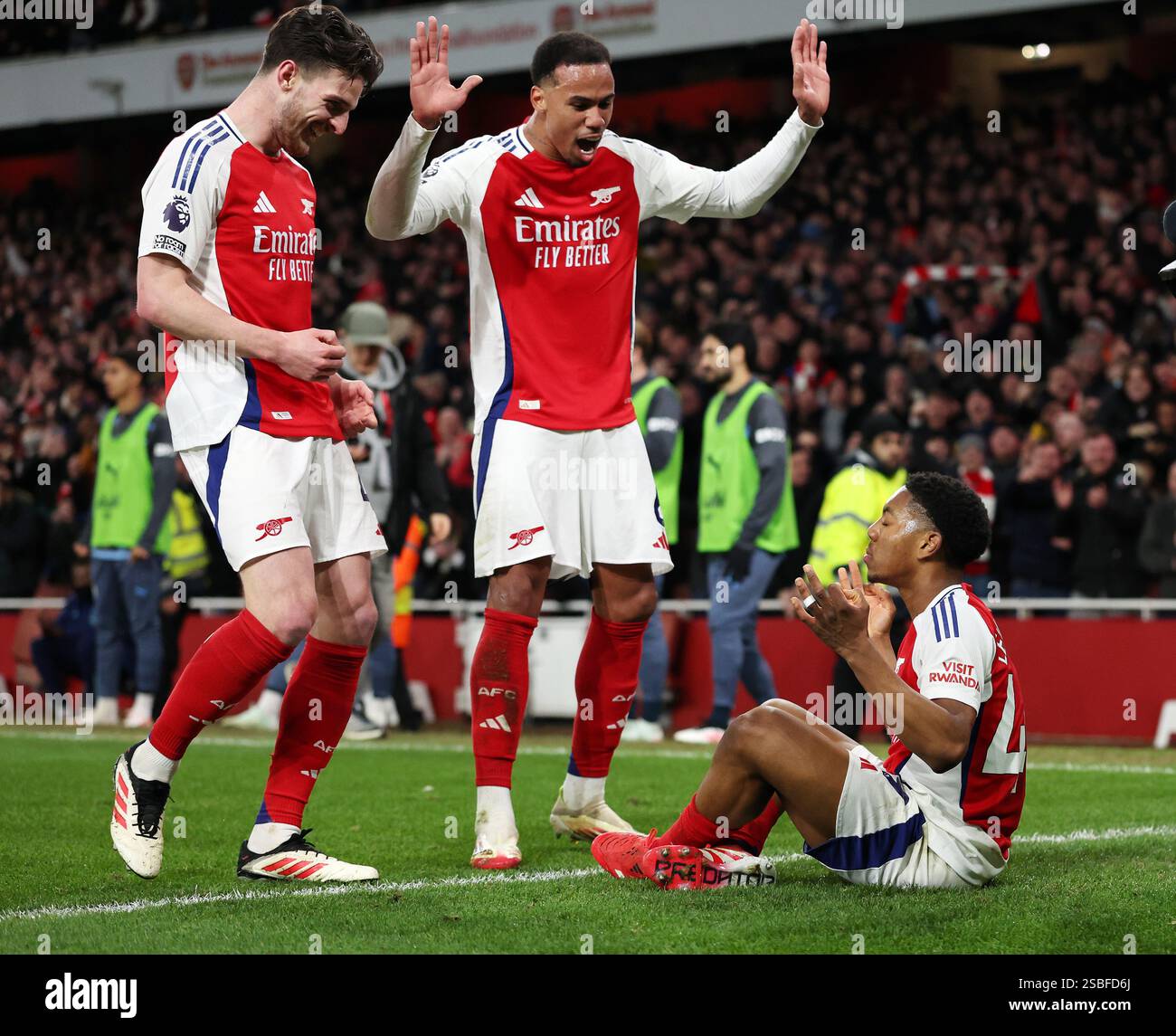London, UK. 2nd Feb, 2025. Myles Lewis-Skelly of Arsenal celebrates ...