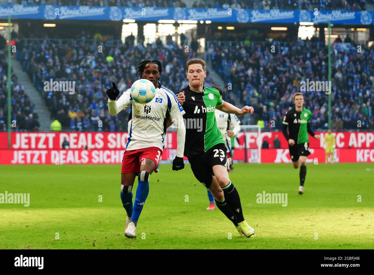 Adedire Mebude (Hamburger SV, #16), Marcel Halstenberg (Hannover 96 ...