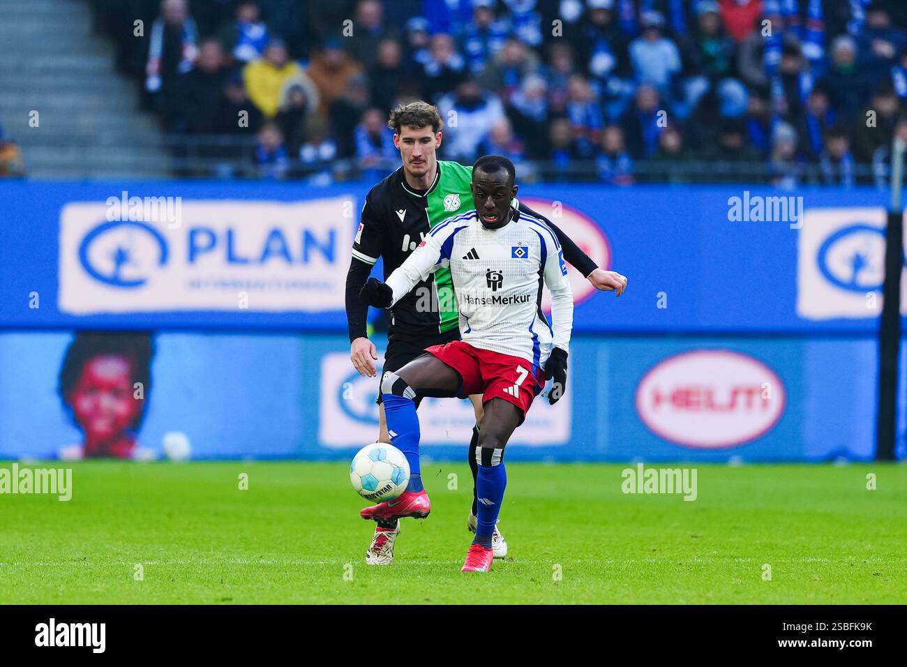 Phil Neumann (Hannover 96, #05), Jean-Luc Dompe (Hamburger SV, #07) GER ...