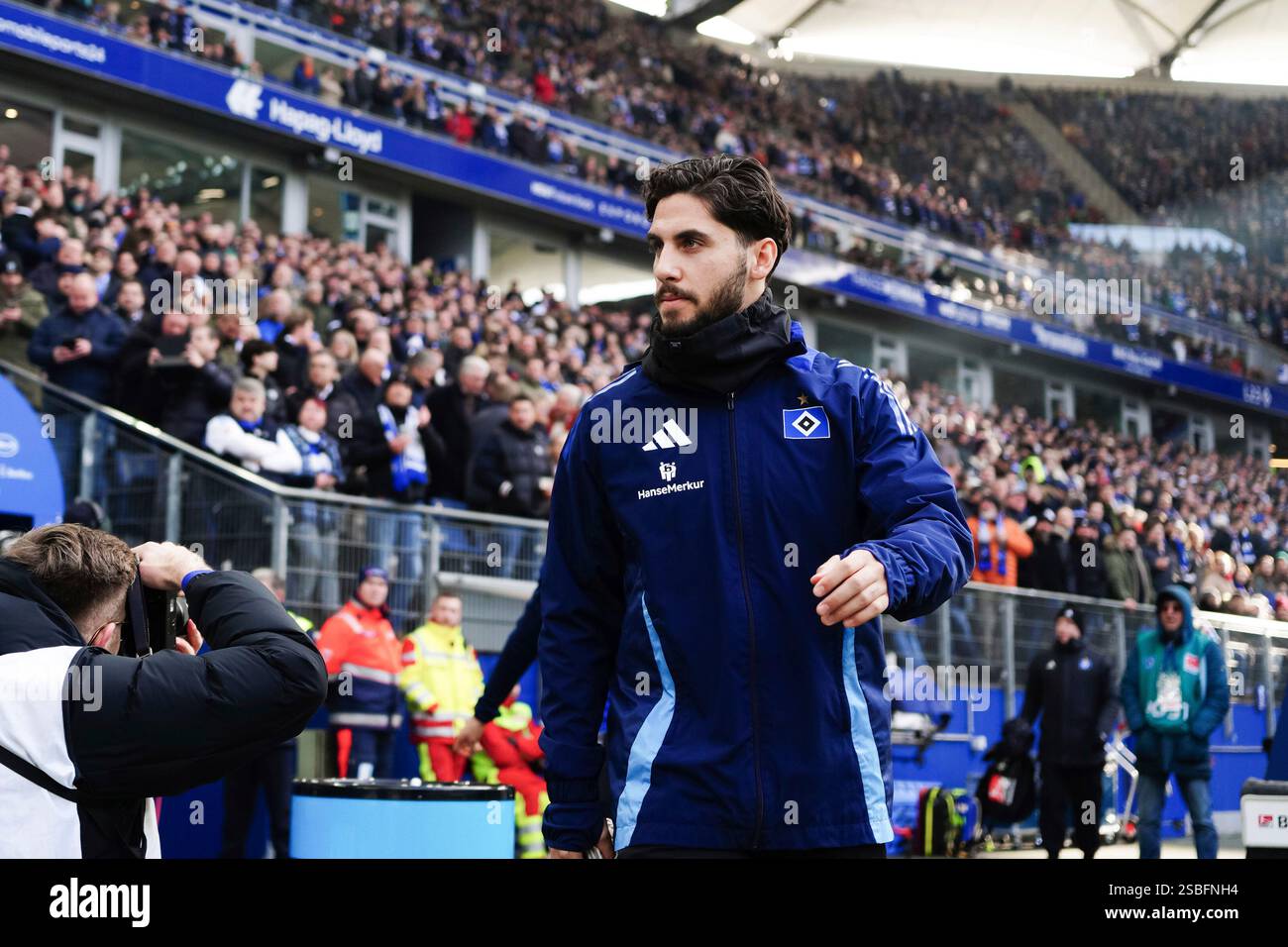 Hamburg, Deutschland. 02nd Feb, 2025. Ludovit Reis (Hamburger SV, #14) GER, Hamburger SV vs ...