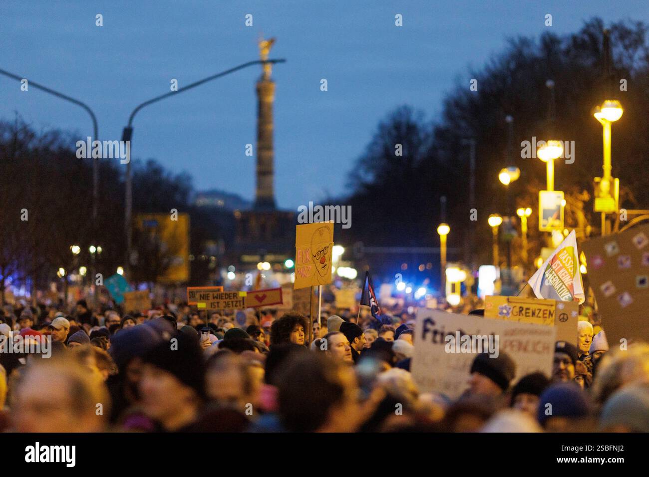 Demonstration fuer die Brandmauer, Aufstand der Anstaendigen, in Berlin ...